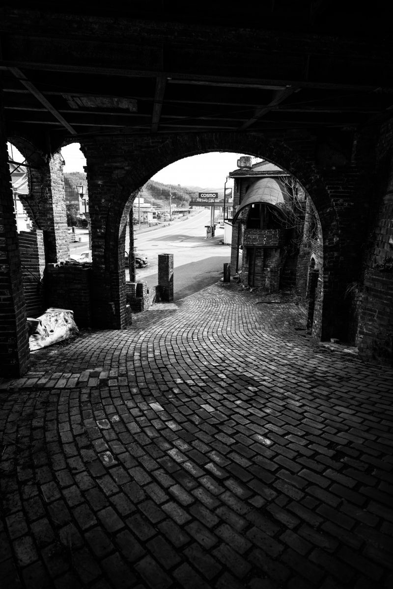 be built of brick | GANREF