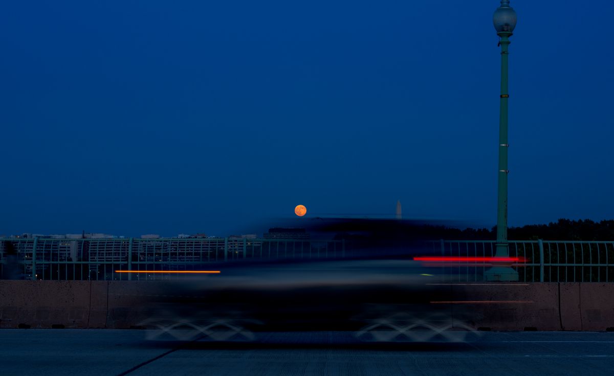 Red Blue Moon | GANREF