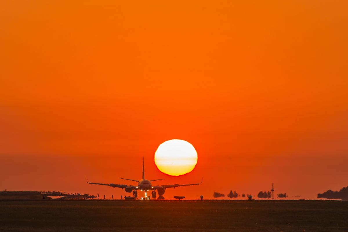 Airport at sunset | GANREF
