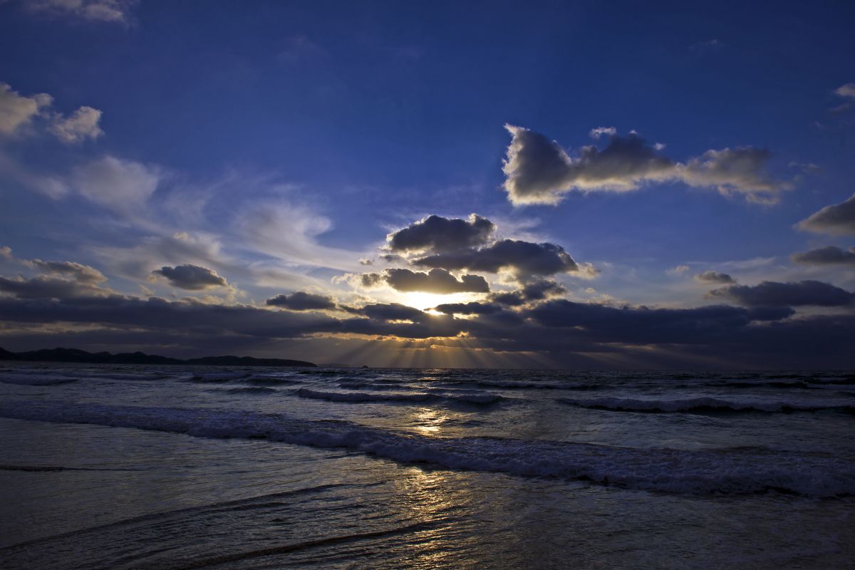 crepuscular rays | GANREF