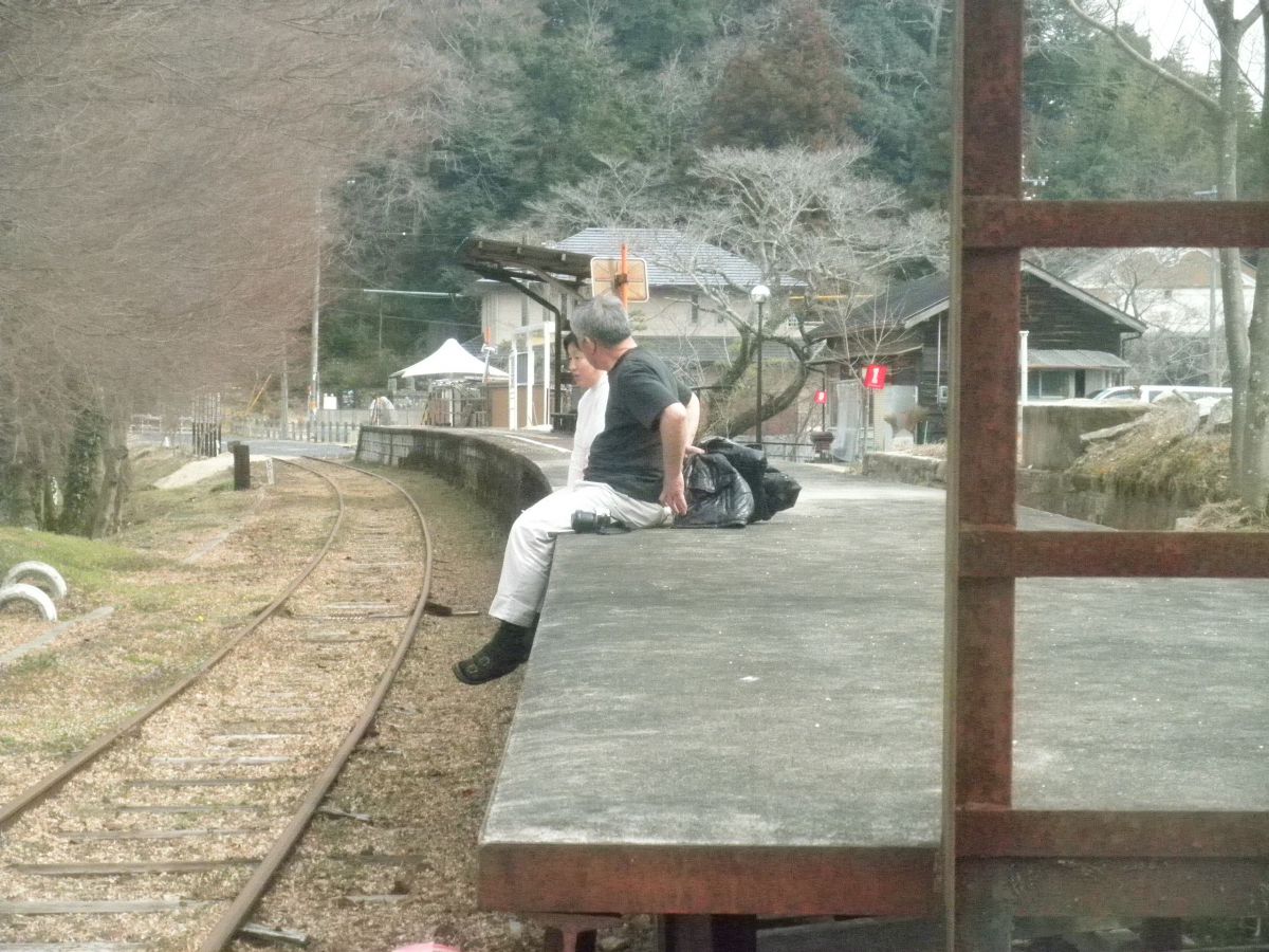 かたらい ホームにて | GANREF