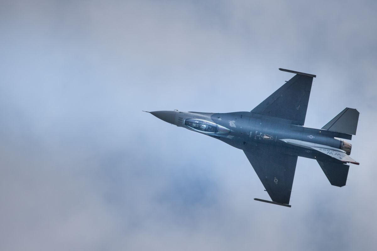 Fighting Falcon | GANREF