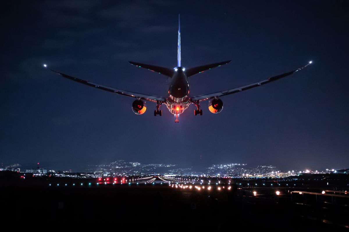 B787 Landing final approach | GANREF