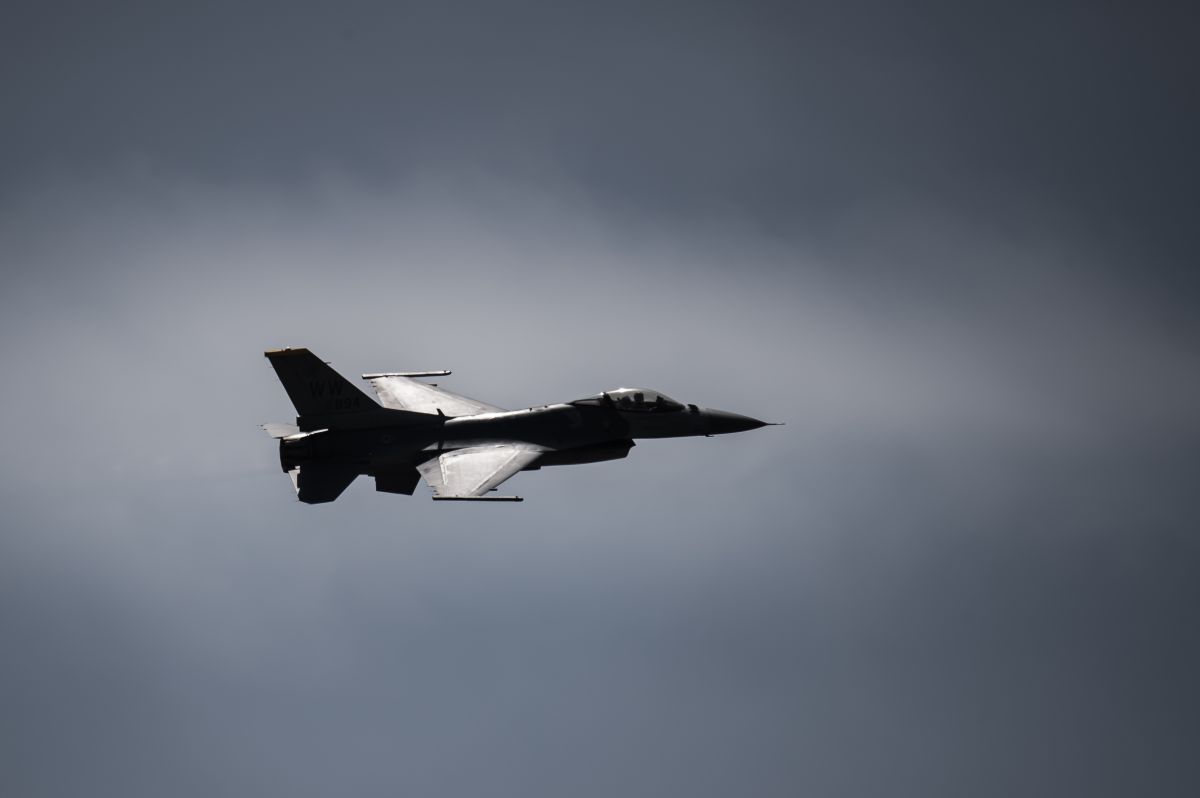 Cuts through the air | GANREF