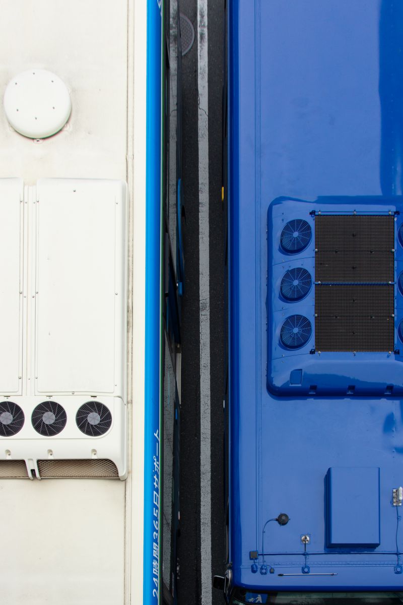 white ＆ blue | GANREF