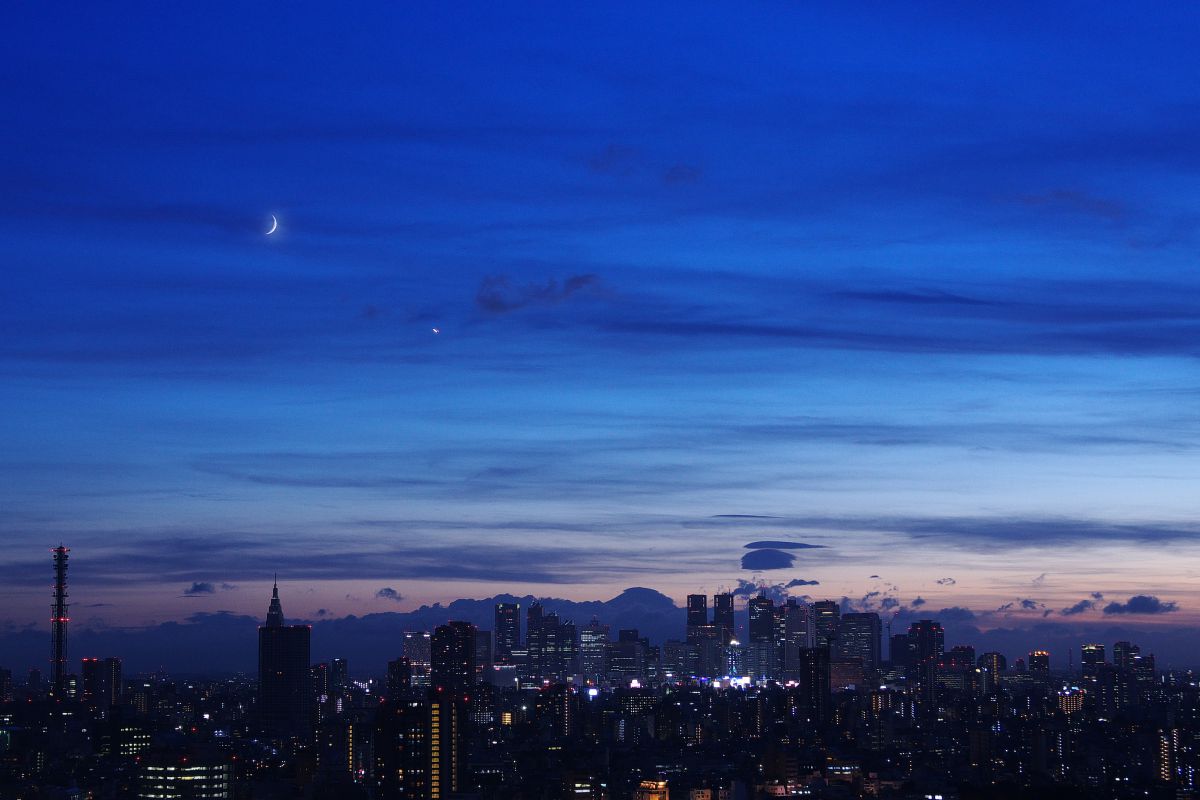 Crescent Moon | GANREF