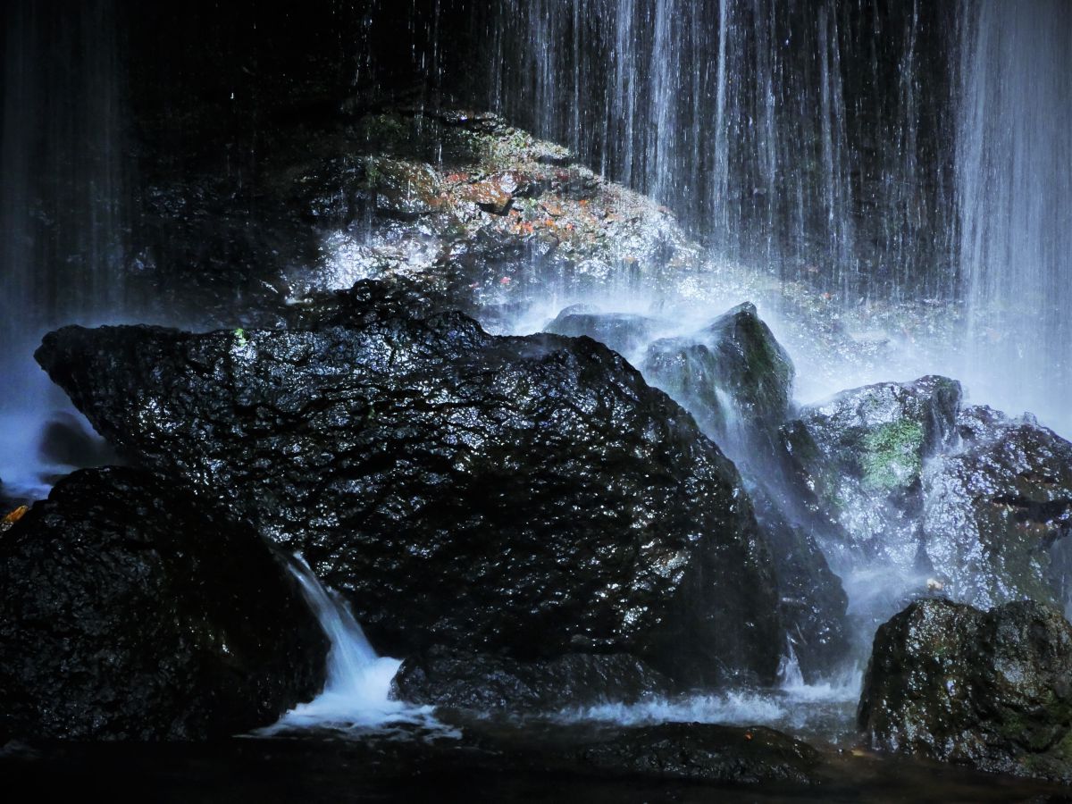 Shine of rock surface. | GANREF