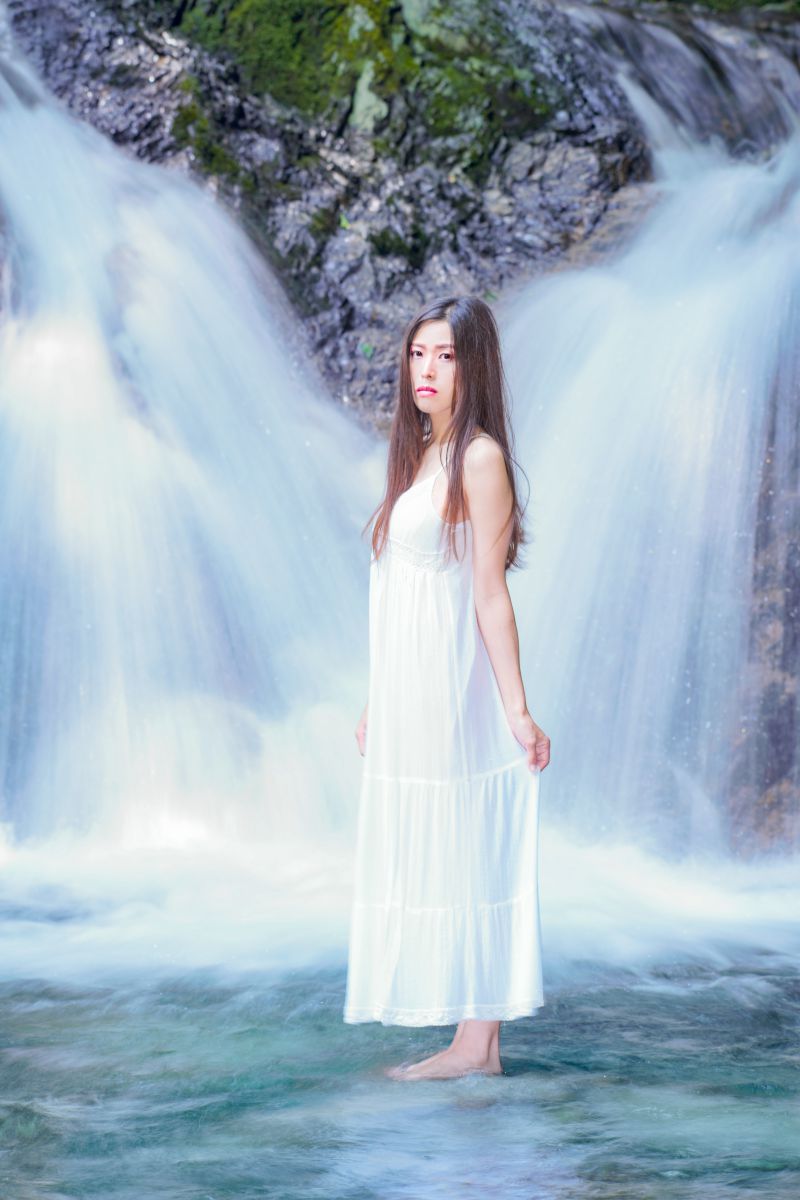 Floating in the abyss | GANREF