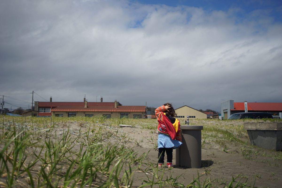 雲行きを眺める少女 | GANREF