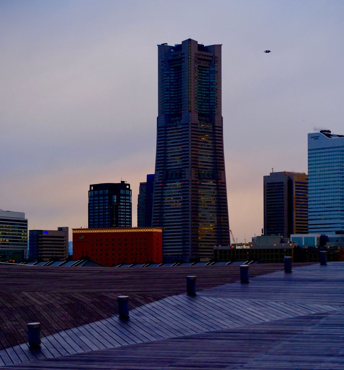 大桟橋よりランドマークを望む | GANREF