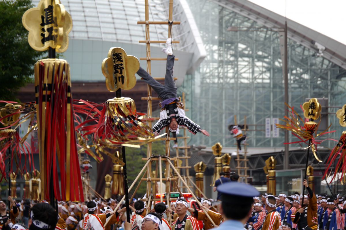 Born,Show,Guts | GANREF