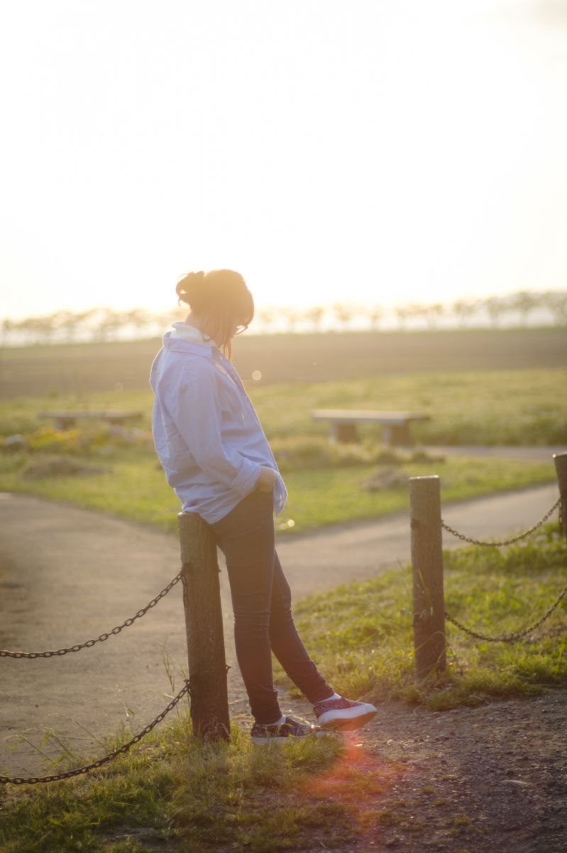 Woman in dusk | GANREF