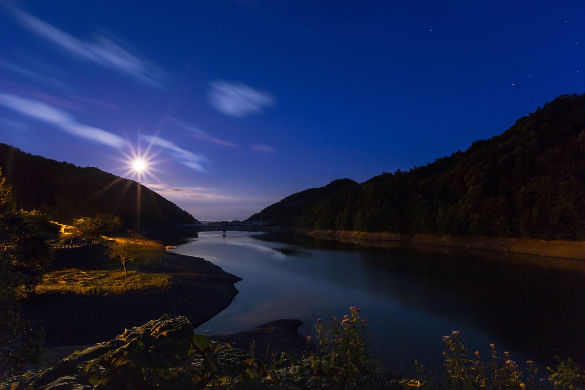 Moon Rising | GANREF