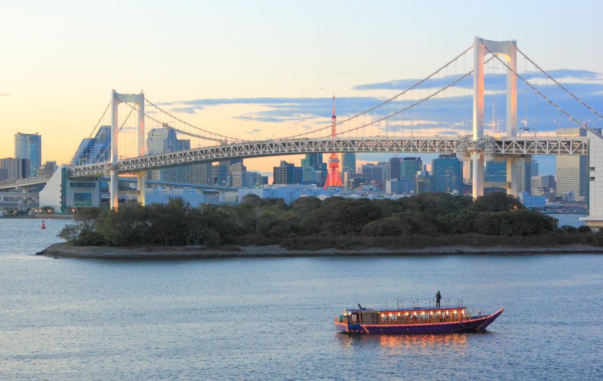 Rainbow bridge and the boat | GANREF