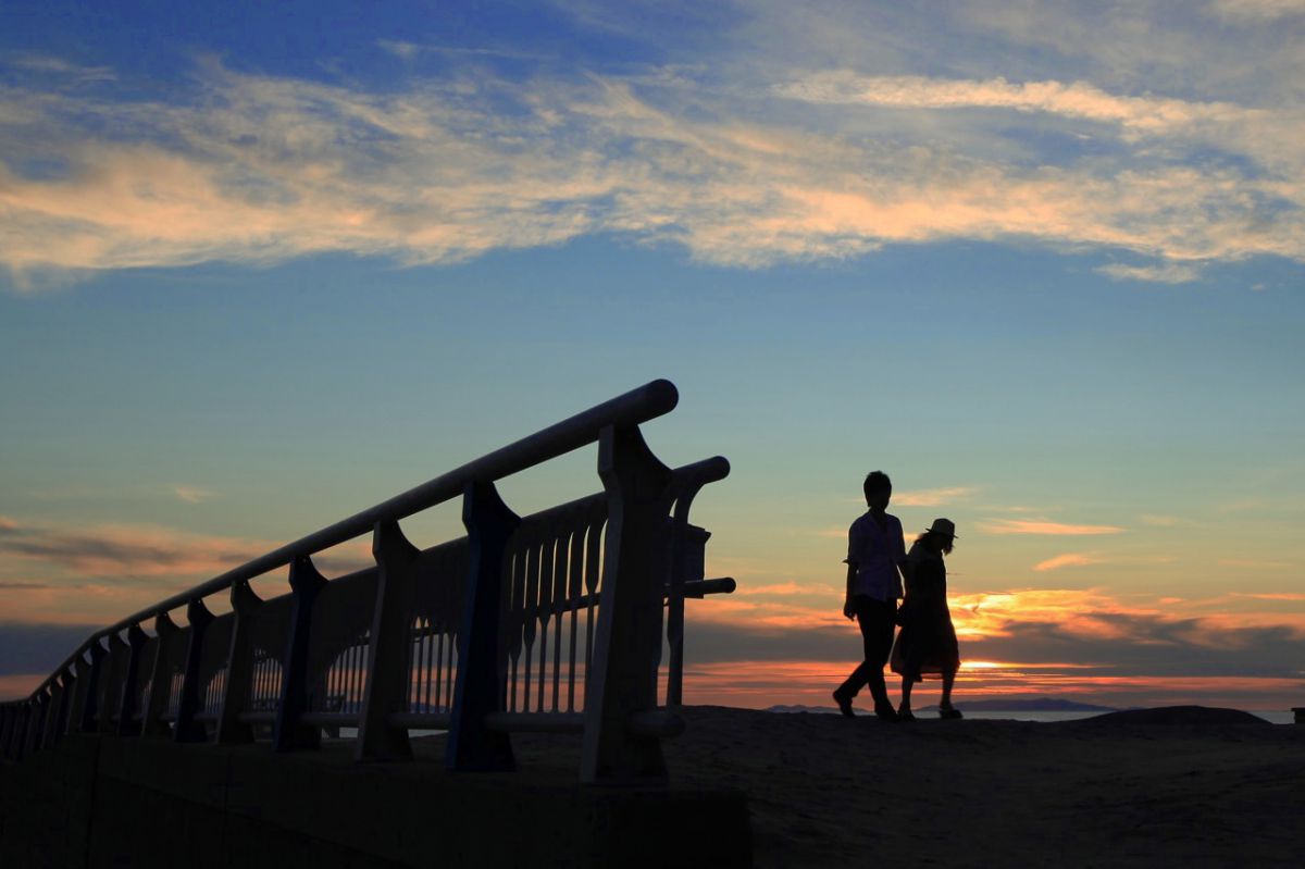 Sunset Lovers | GANREF