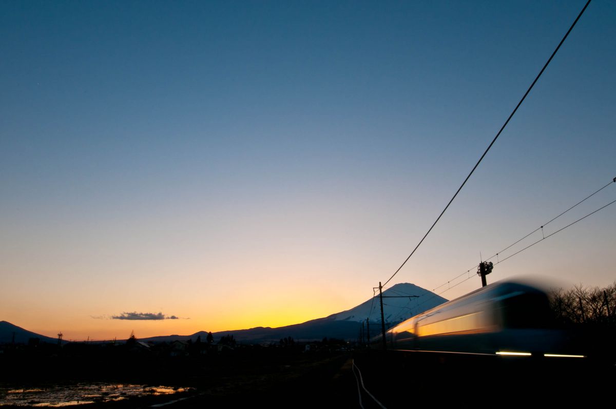 Magic hour Super Express | GANREF