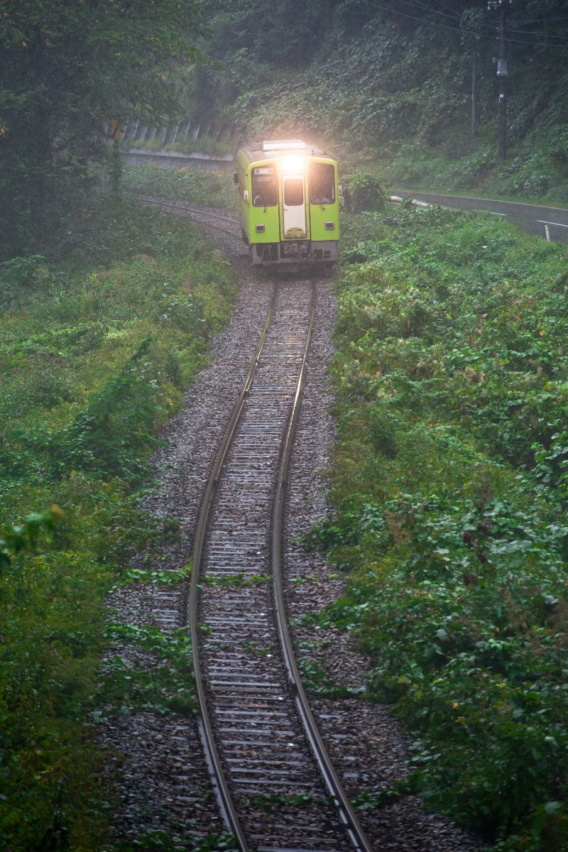 雨足激しい中を | GANREF