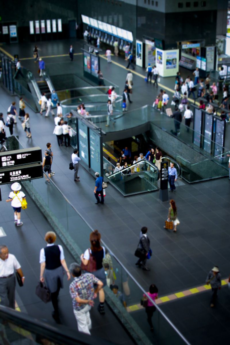 Around the square. | GANREF