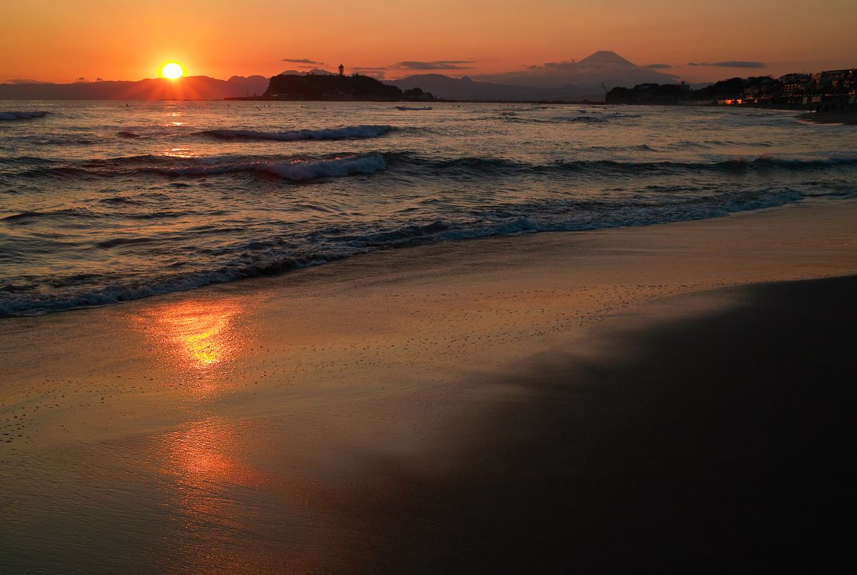 shining beach | GANREF