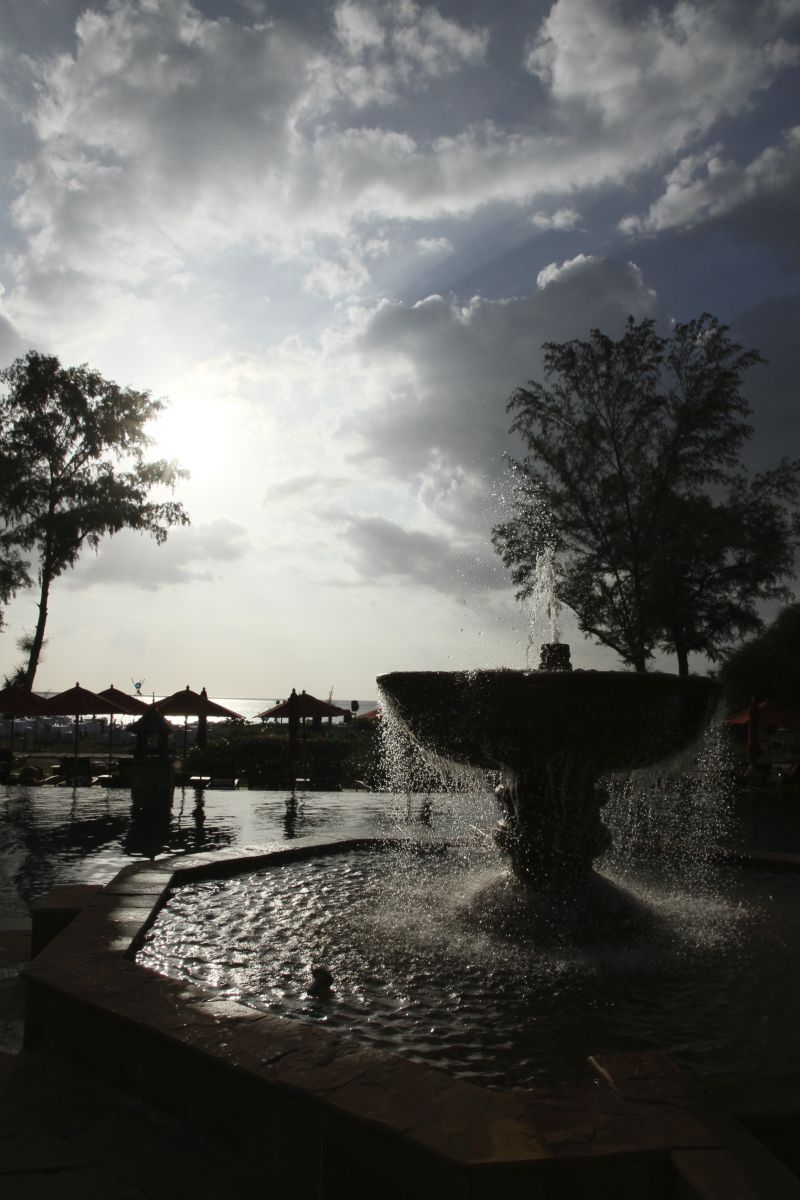 Under the tropical Sunlight | GANREF