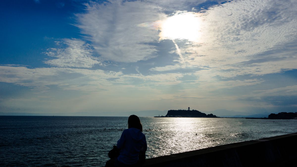 She face the sea | GANREF