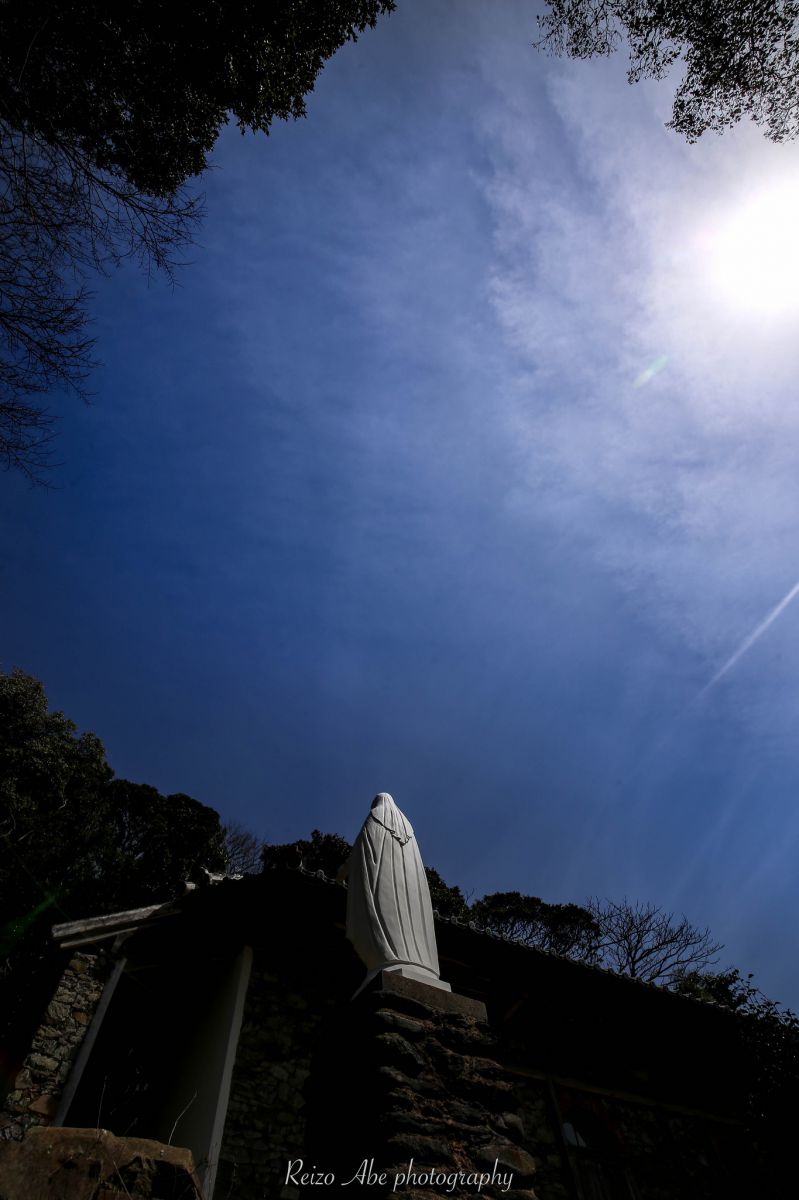 見守っている | GANREF