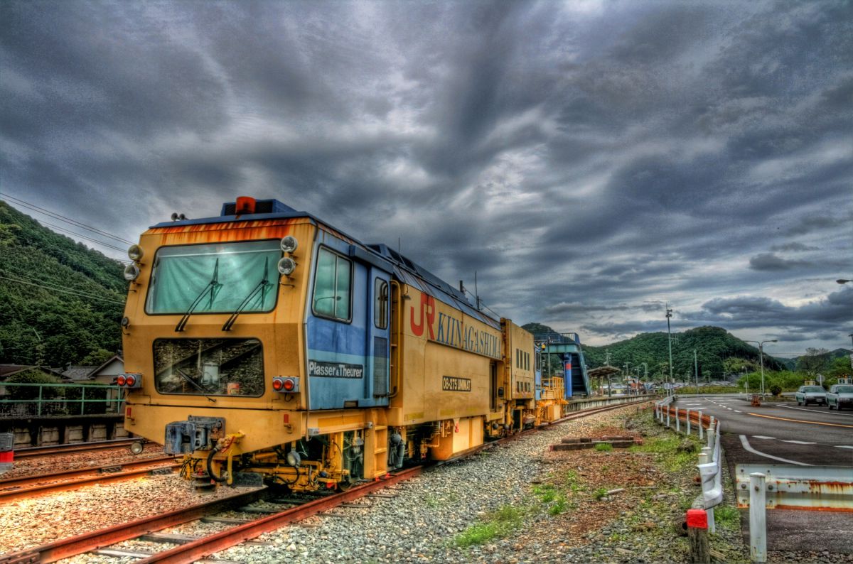 田舎のドクターイエロー？ 1 【HDR】 | GANREF