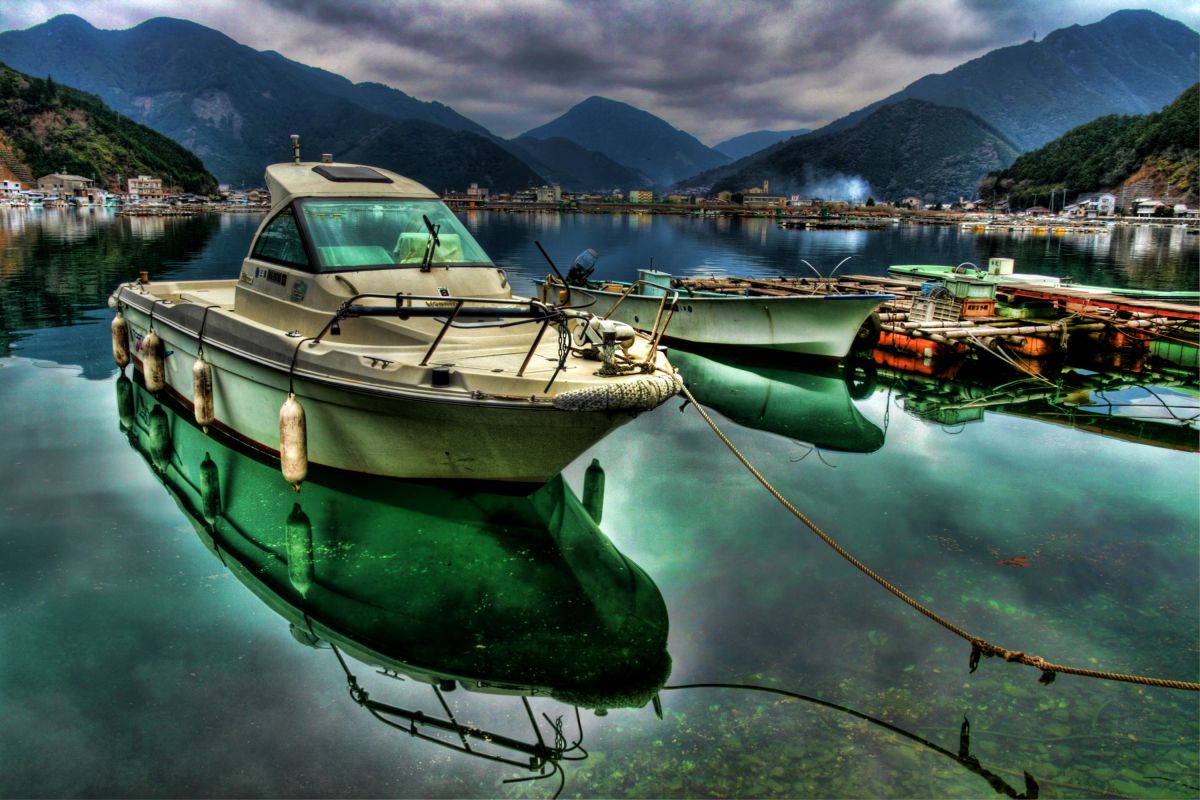 係留ボート 【HDR】 | GANREF