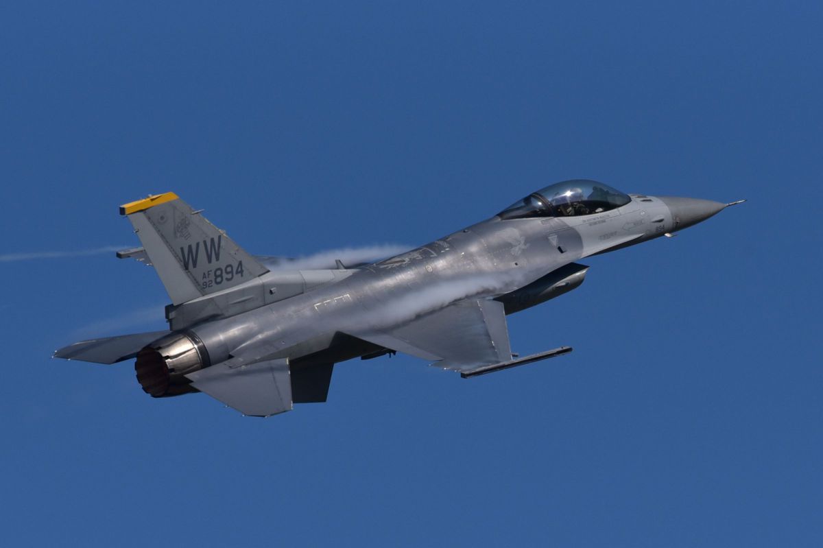 Fighting Falcon | GANREF