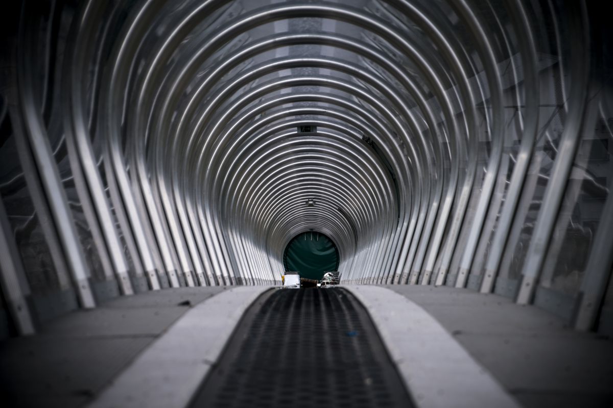 Metallic Tunnel | GANREF