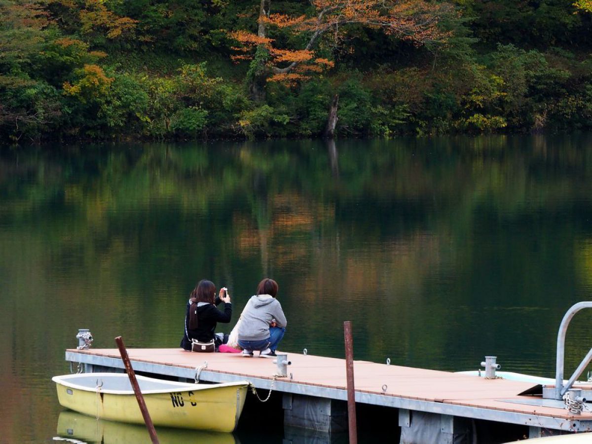 池畔の憩い | GANREF