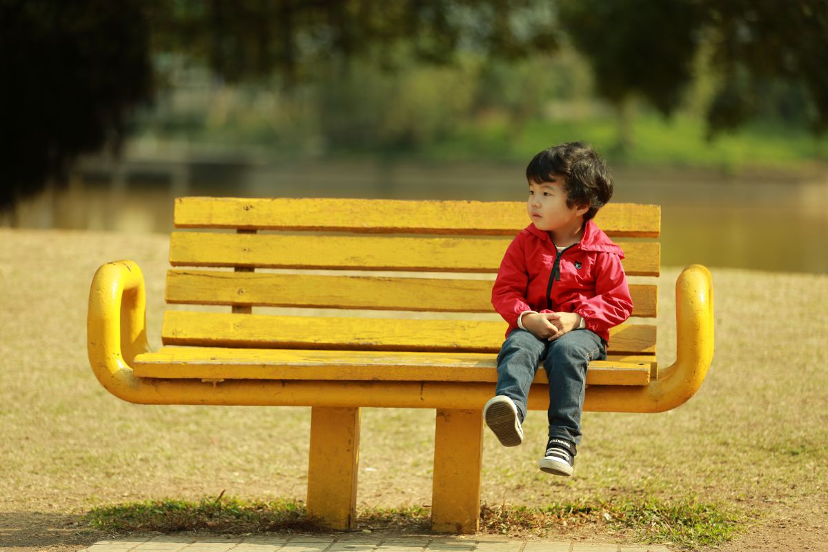 yellow bench | GANREF