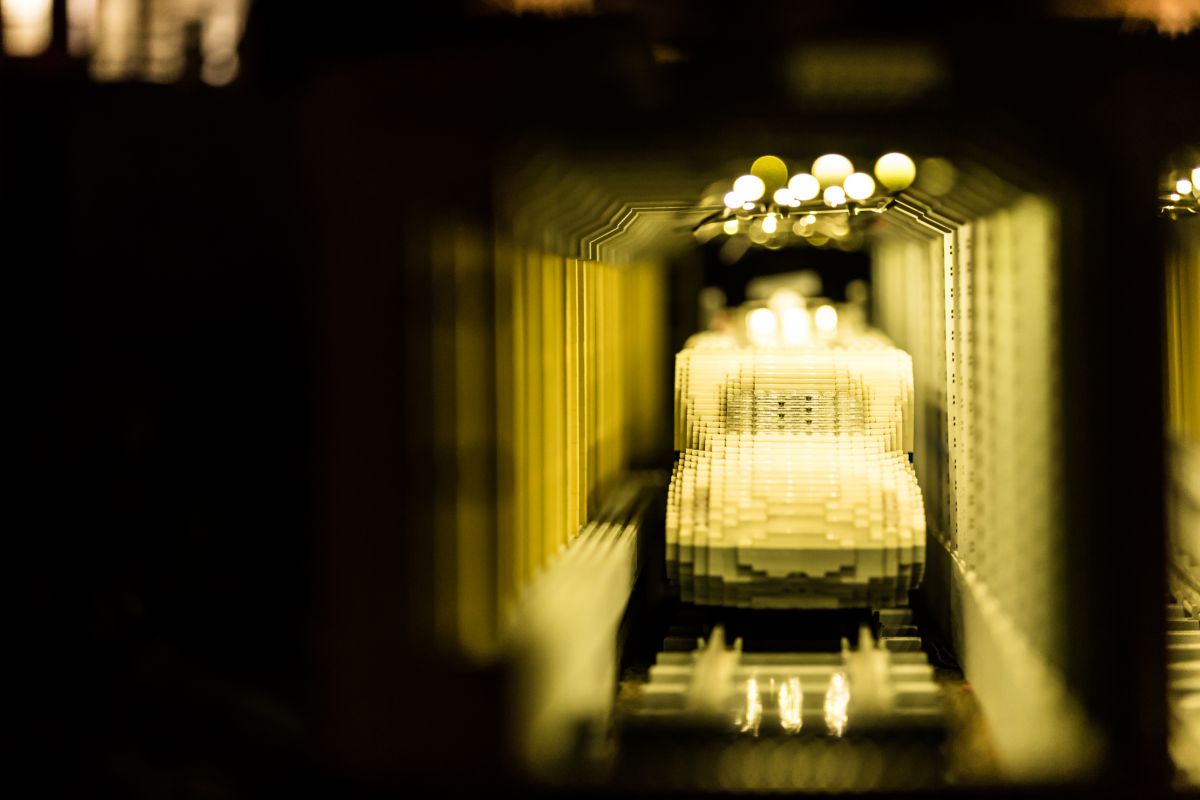 Shinkansen made of Lego | GANREF