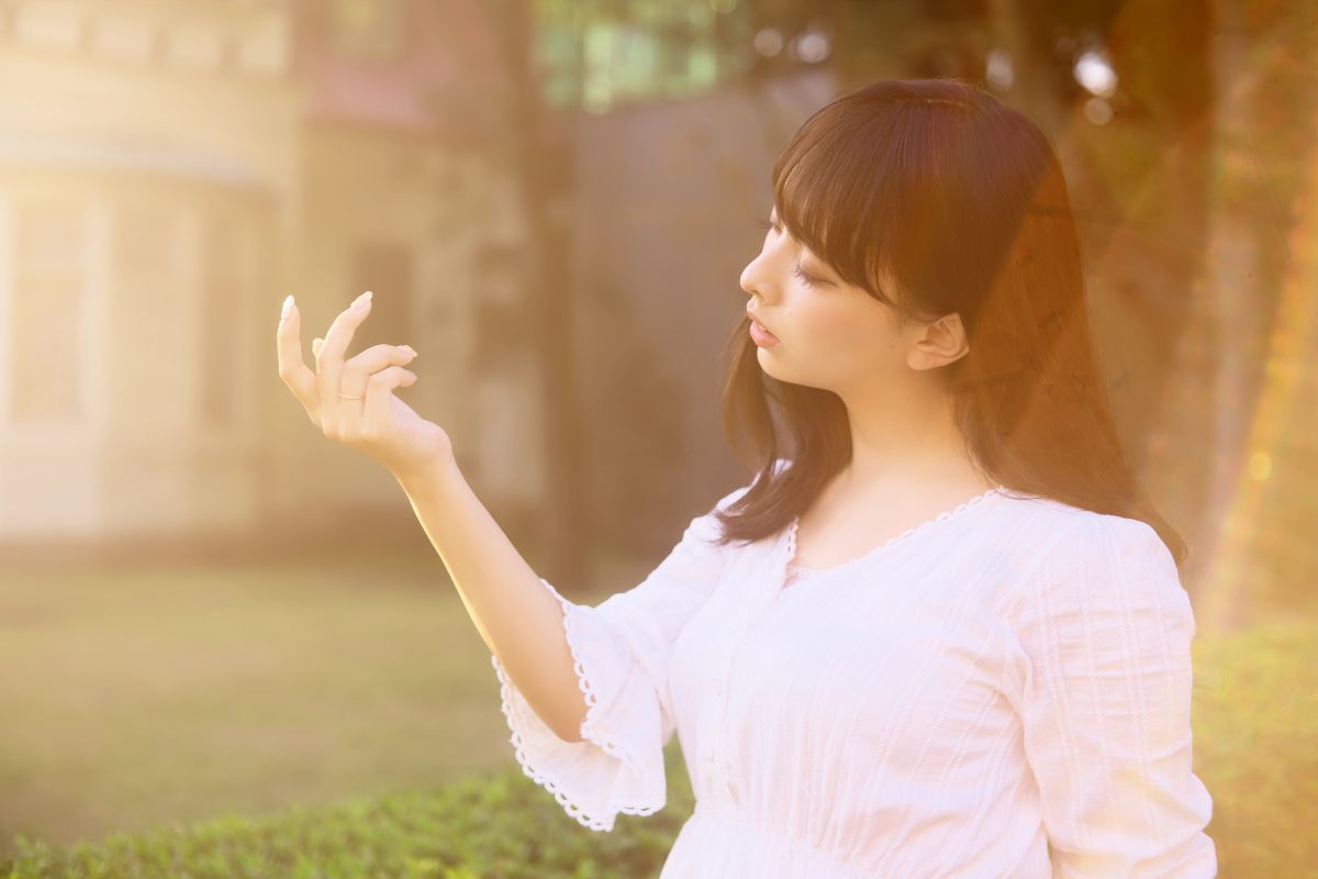 in a ray of light | GANREF