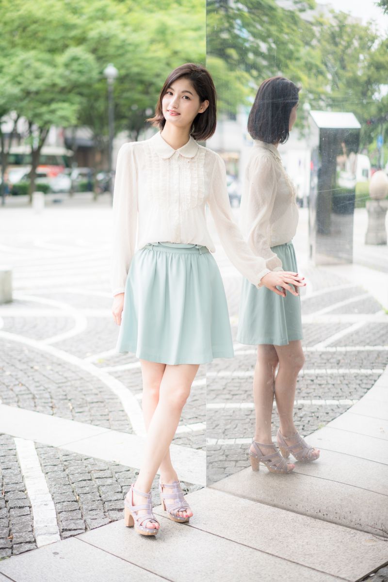 Mirror Lady | GANREF