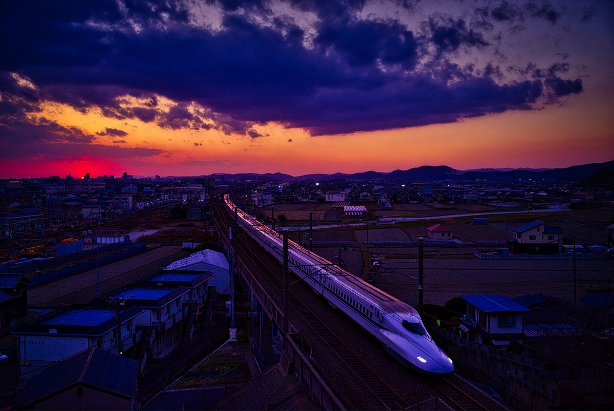 Twilight Bullet-Train | GANREF