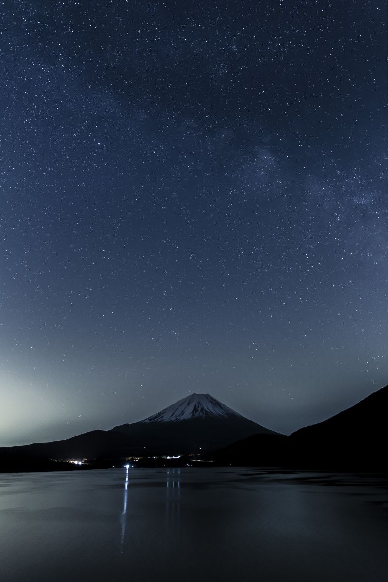 静かな湖畔の | GANREF