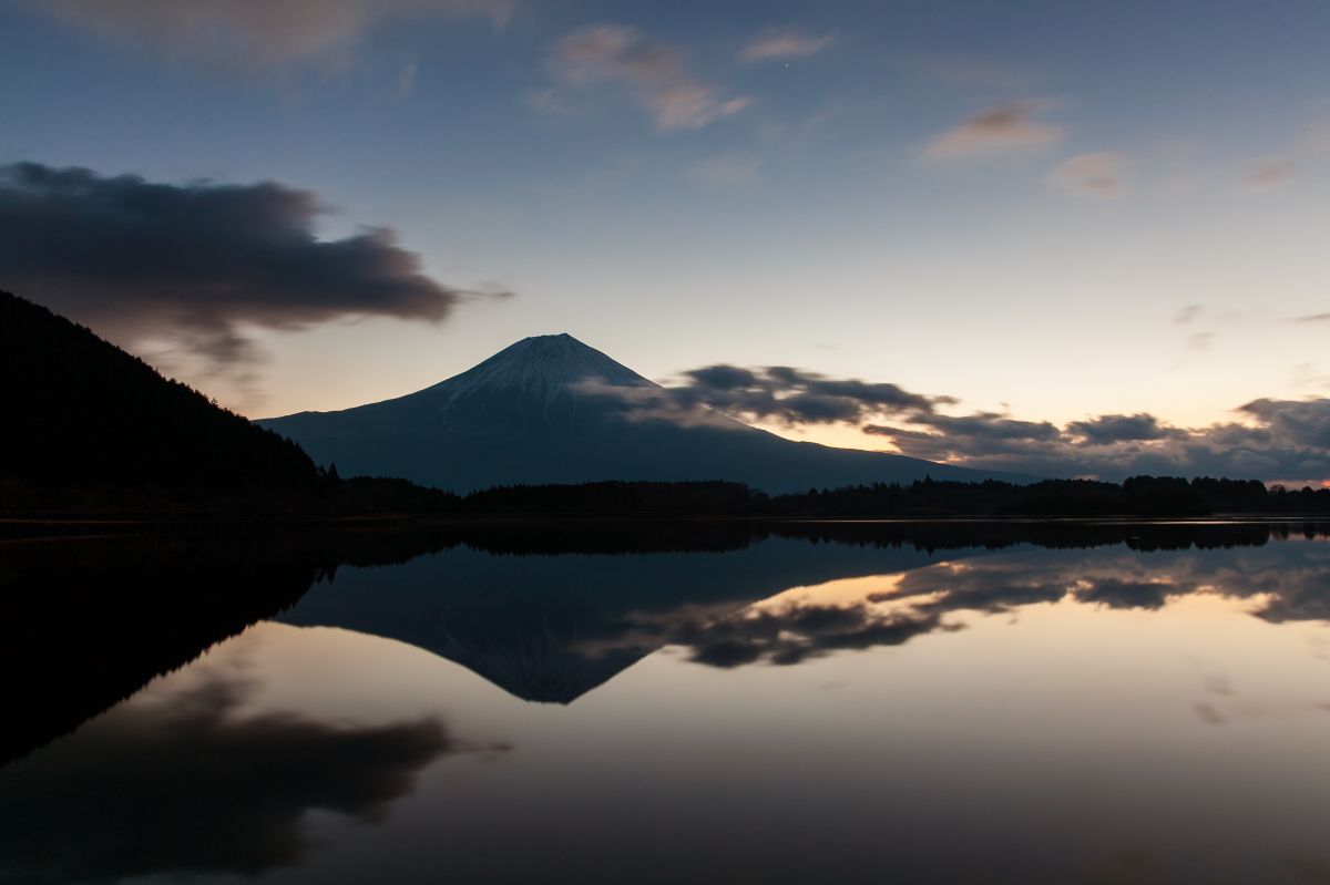 静なる夜明け | GANREF