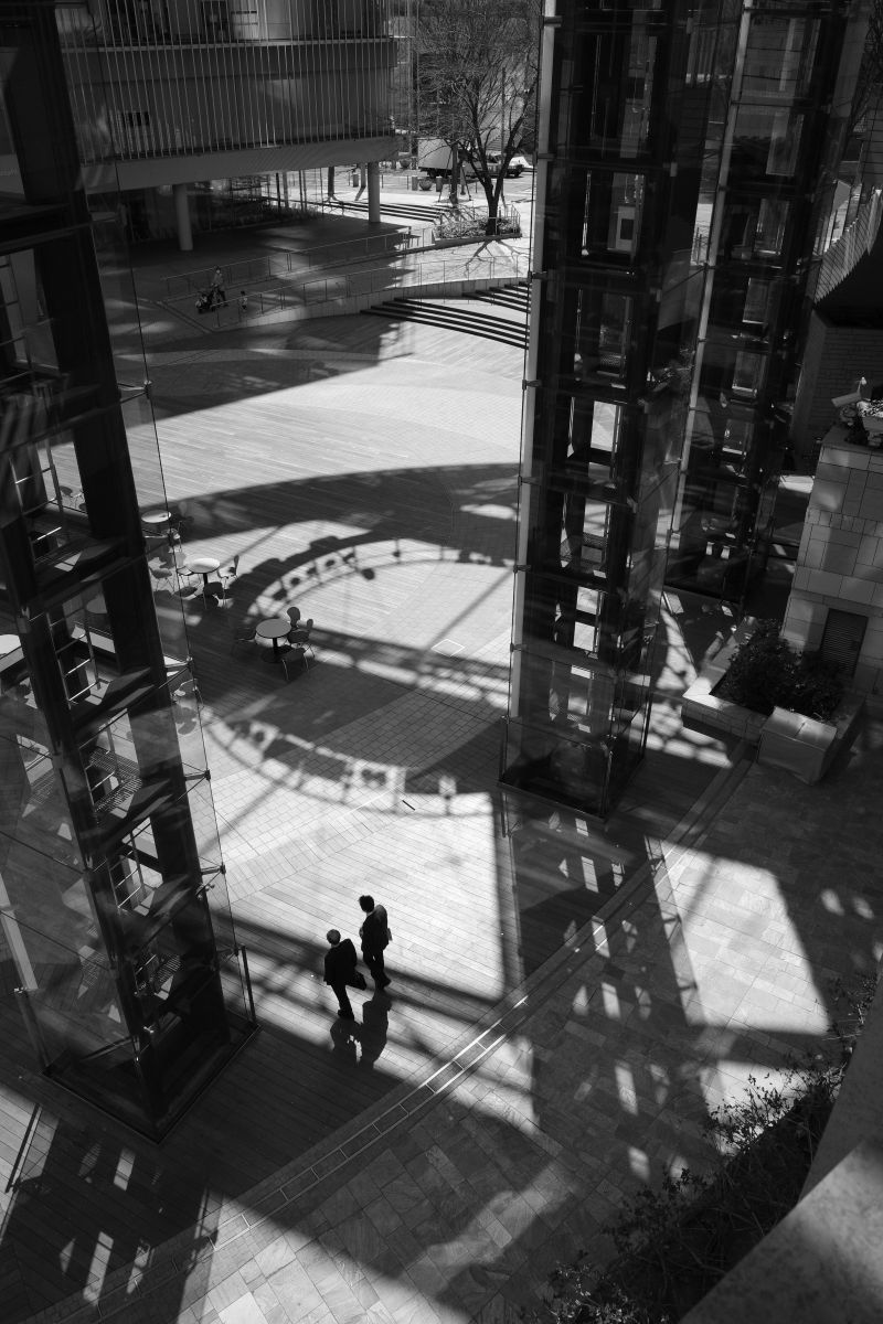 Walking through the shadow | GANREF