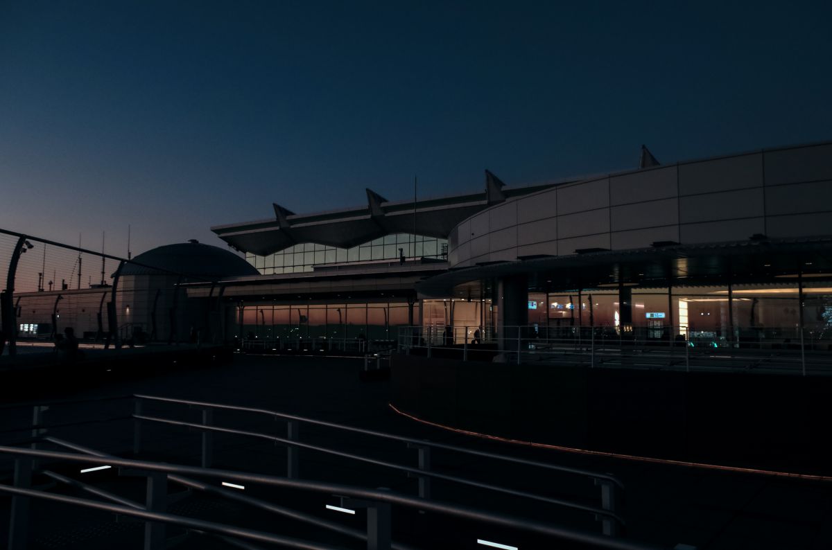 Airport in Deep Blue | GANREF