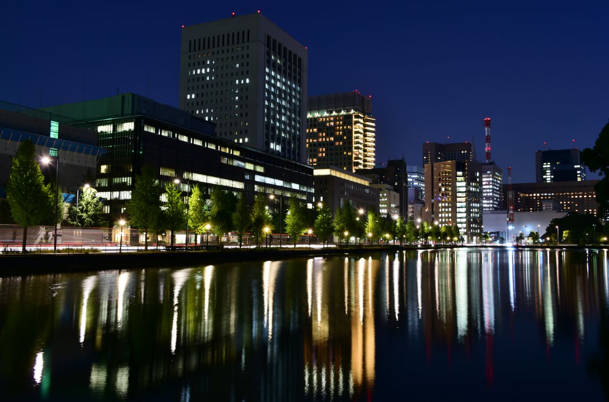丸の内オフィス街の夜 Ganref