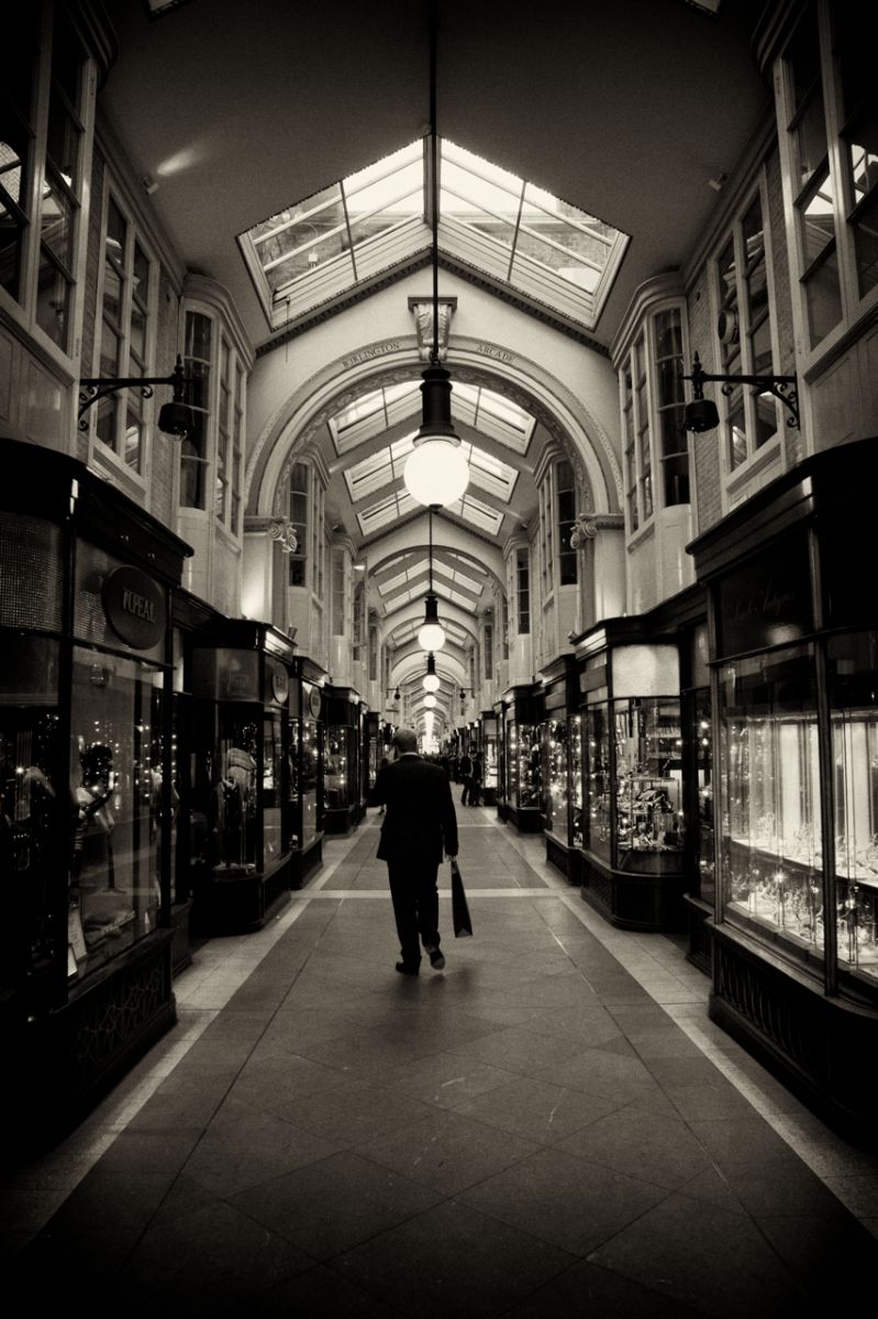 Shopping Gentleman | GANREF