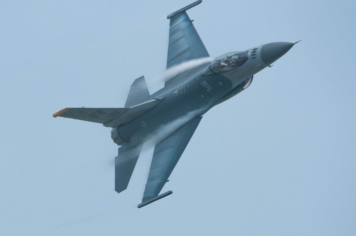 Fighting Falcon | GANREF