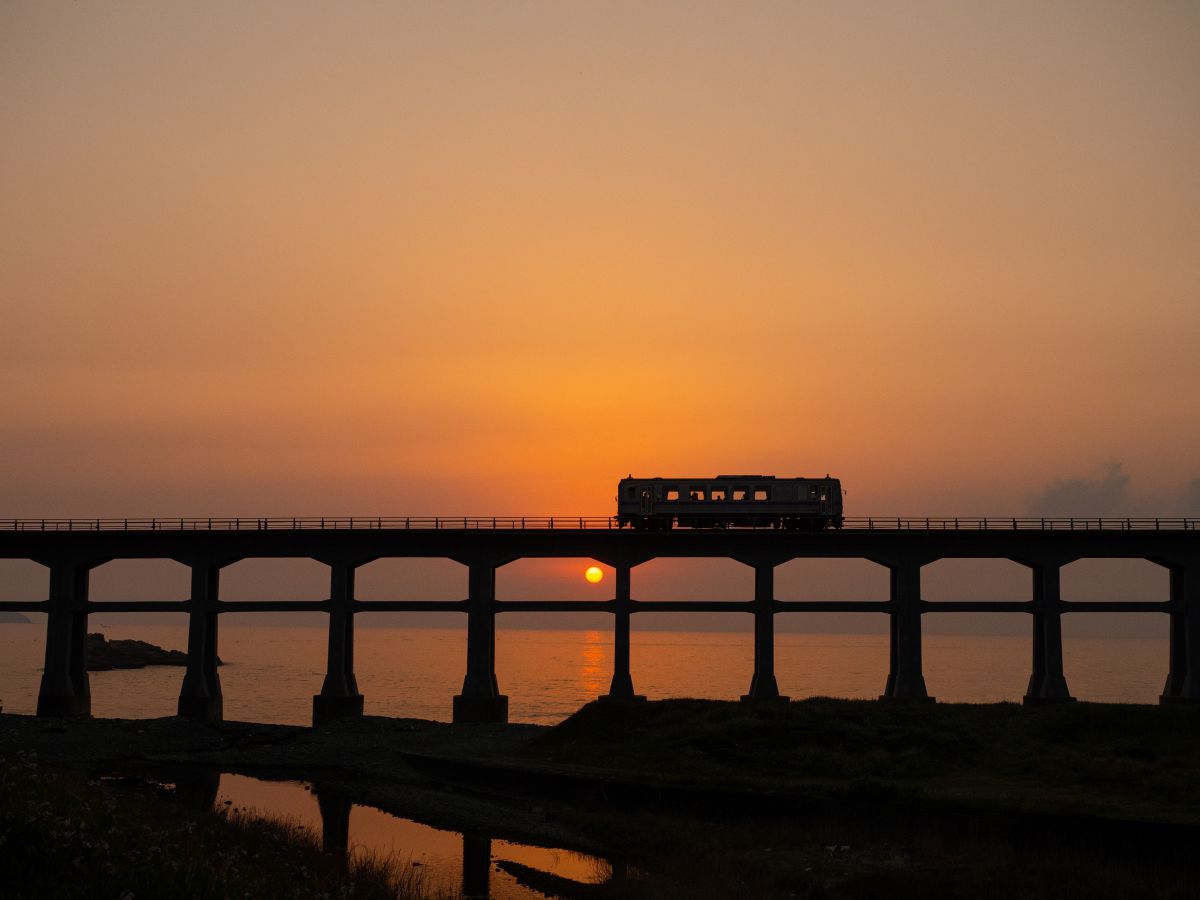 The sun goes down 1 | GANREF