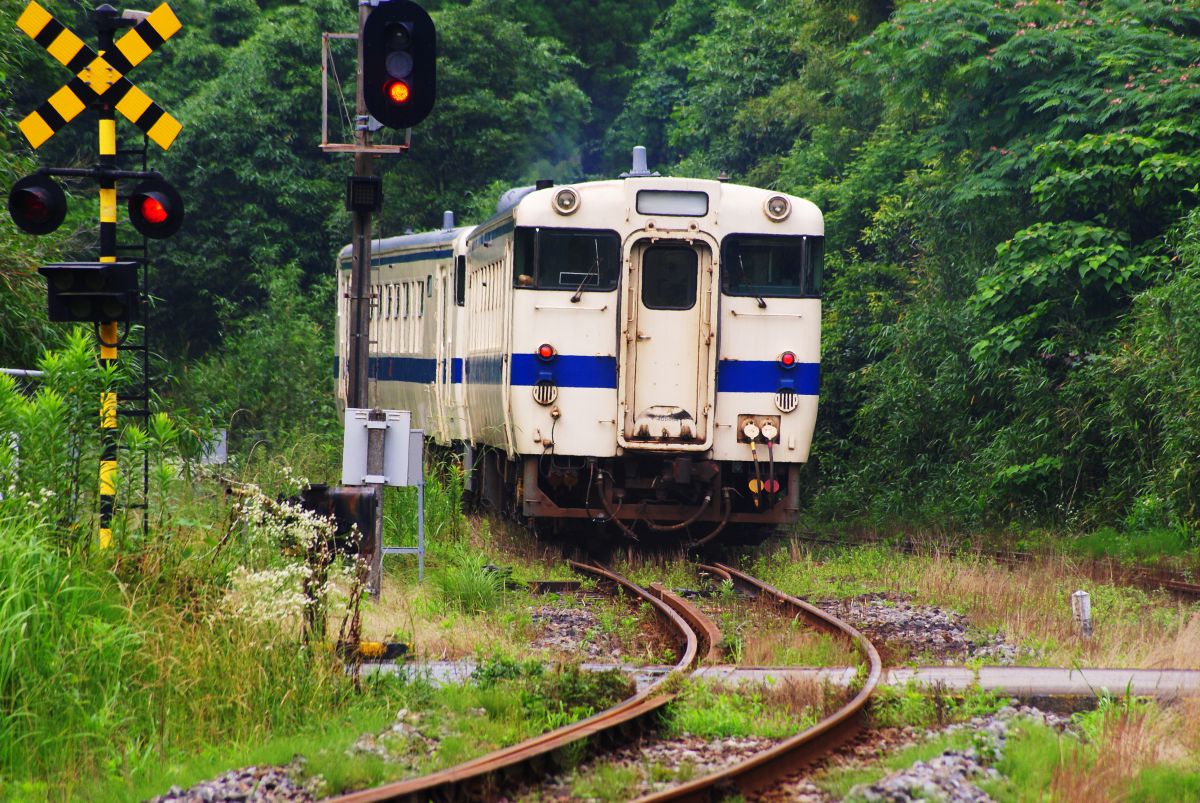 遠ざかるディーゼル音 | GANREF