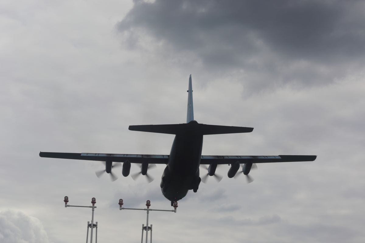 輸送機 C-130H | GANREF