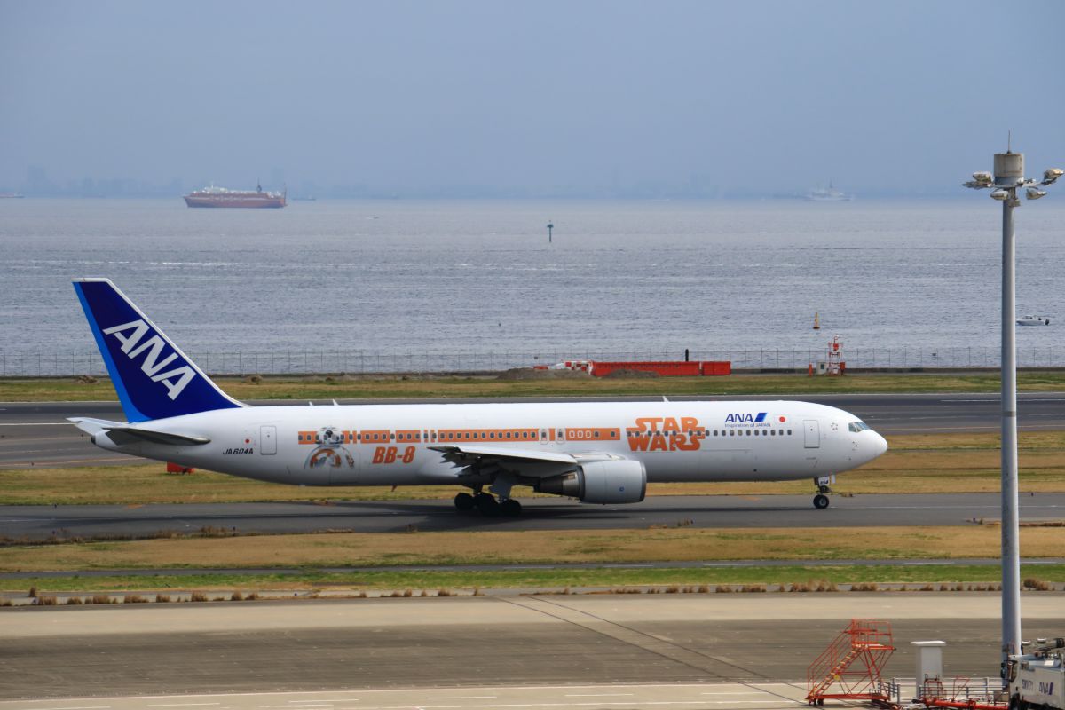 ボーイング 767‐300 STAR WARS™ ANA JET | GANREF