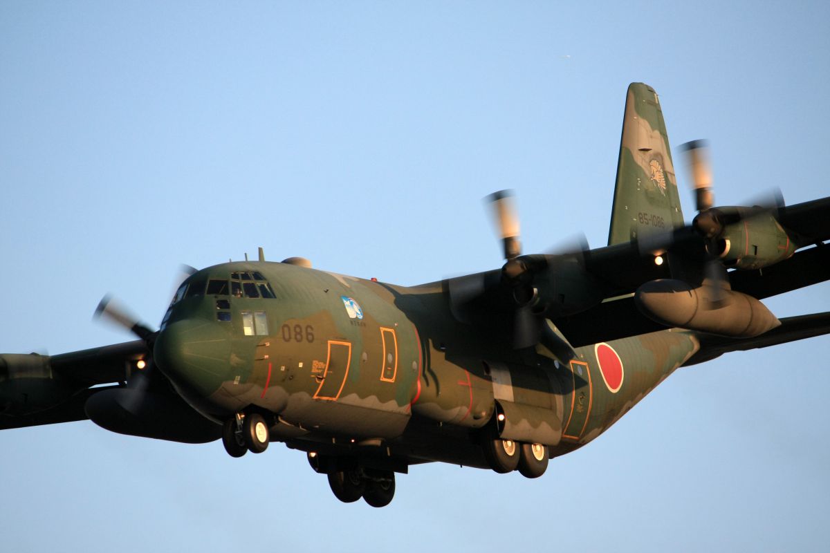 夕陽に染まるC-130 | GANREF