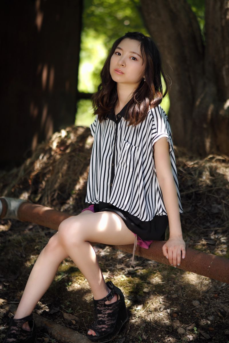 木陰にて | GANREF