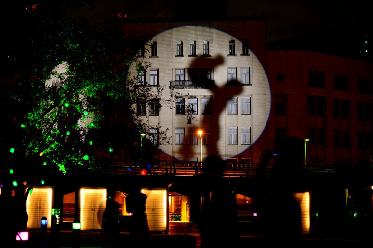 横浜夜景散歩 ファミリー(Shadow Play) | GANREF